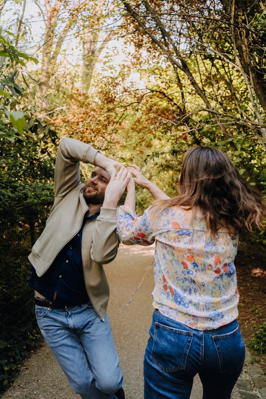 Une séance engagement aux Buttes de Chaumont - JUSTINEHPHOTOGRAPHY