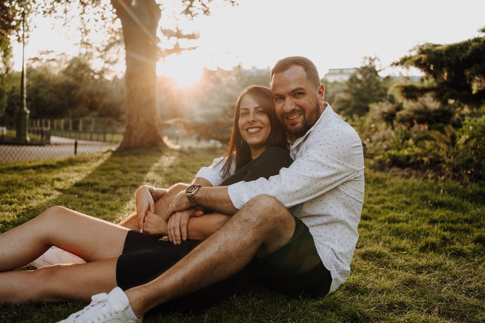 Séance photo couple parc Monceau - JUSTINEHPHOTOGRAPHY